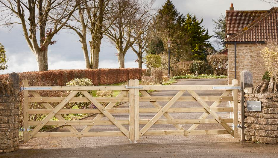 Heavy-duty universal design 5 bar gate - Hartwells Fencing
